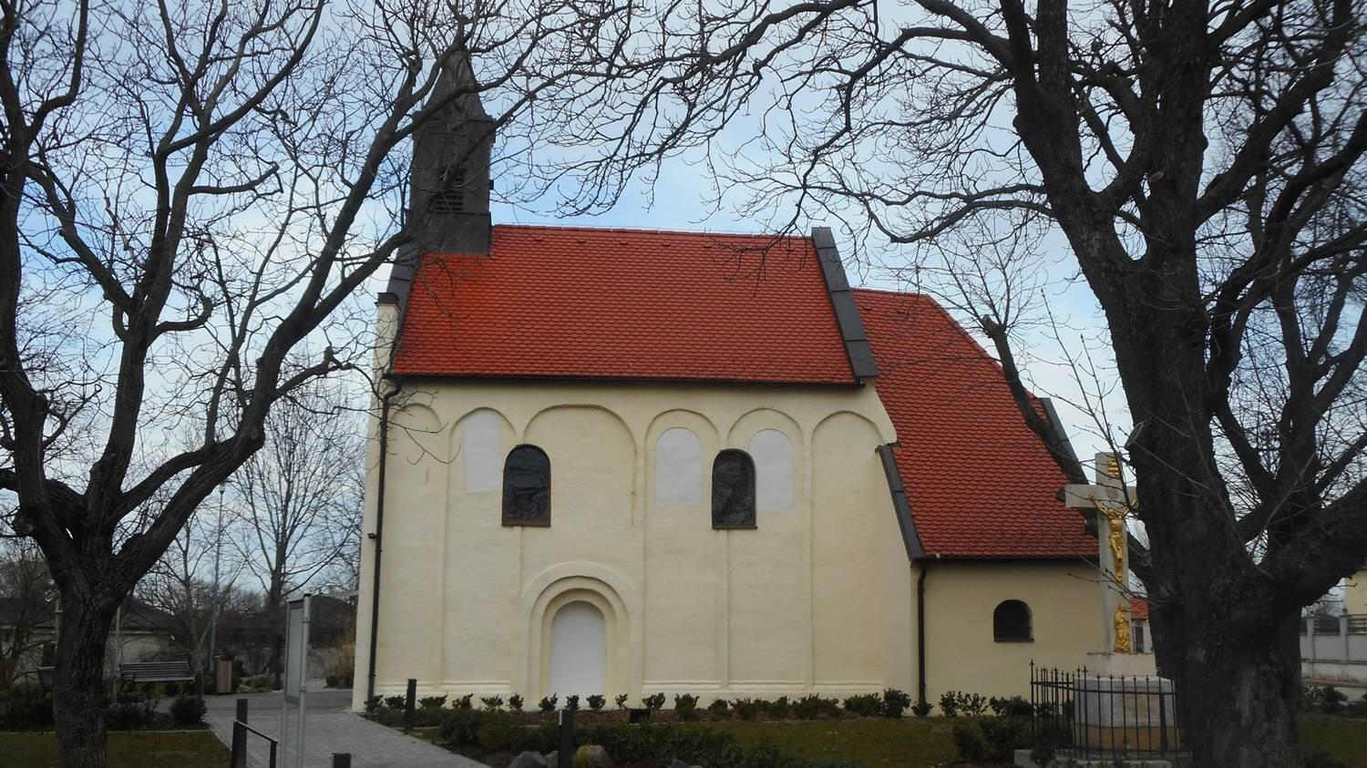 Románsky kostol sv. Rodiny - informácie, kontakt | Slovenský cestovateľ